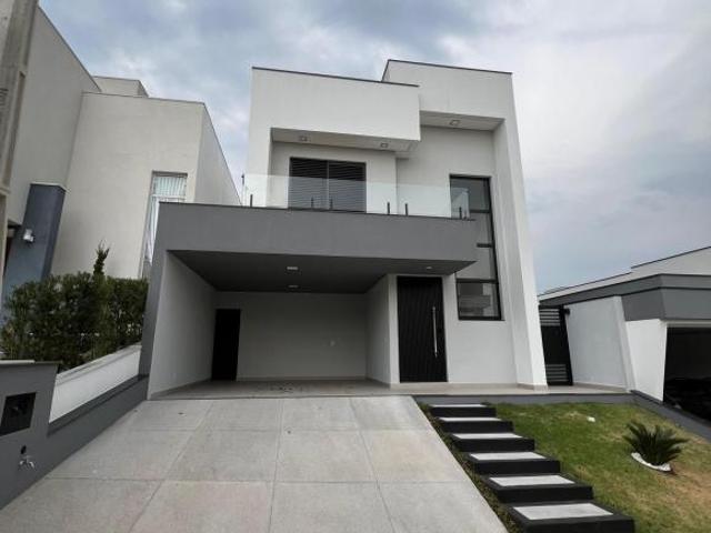LINDA CASA À VENDA COM 3 SUÍTES, PISCINA E CHURRASQUEIRA NO RESERVA ERMIDA I!