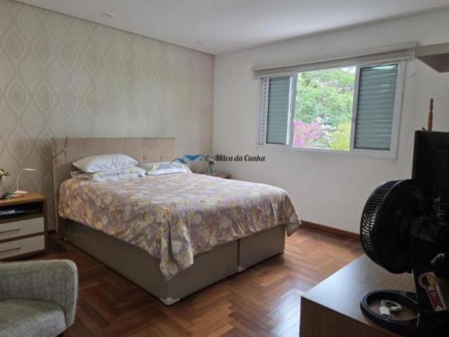 Linda Casa à Venda, com 4 dormitórios, 2 suítes, com 249m² com jardim, com 4 vagas, Vila Gilda, San