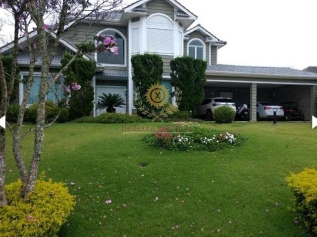 Linda casa à venda com 5 suítes em Mairiporã!
