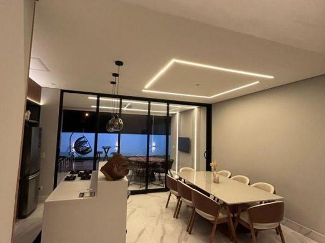 Linda Casa à venda Aruja 3 suítes 4 vagas, porteira fechada
