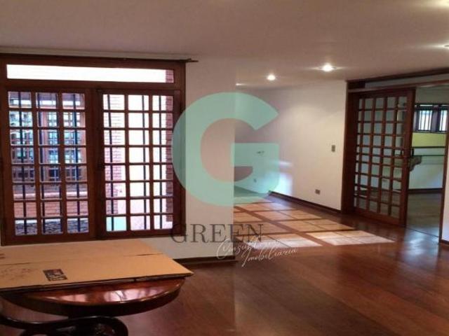 Linda casa a venda e para locação no Jardim Paulista ao lado do Parque Ibirapuera! 4 suítes, 2 com v