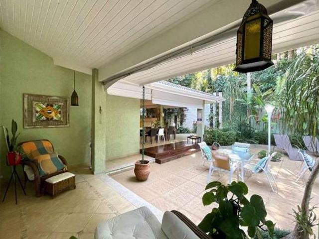 LINDA CASA A VENDA EM COND JANDIRA FOREST HILS