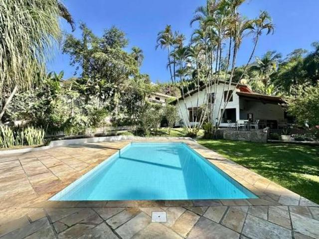 Linda casa à venda em condomínio com 3 dormitórios 1 suíte, piscina, solarium e espaço gourmet