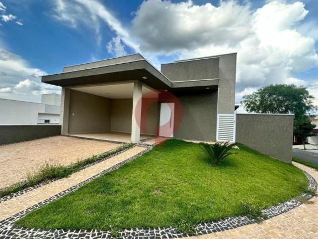 Linda casa a venda em condomínio de Valinhos