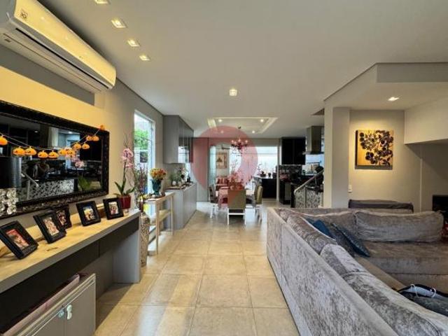 Linda casa a venda em condomínio de Campinas