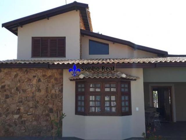 Linda casa à venda em Águas de São Pedro com piscina, sauna e automação residenc