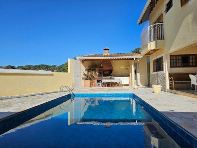 Linda casa à venda em Atibaia