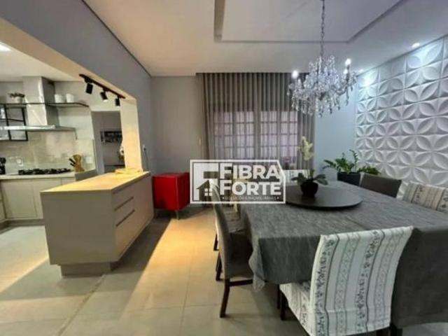 Linda casa à venda em bolsão no Parque das Universidades