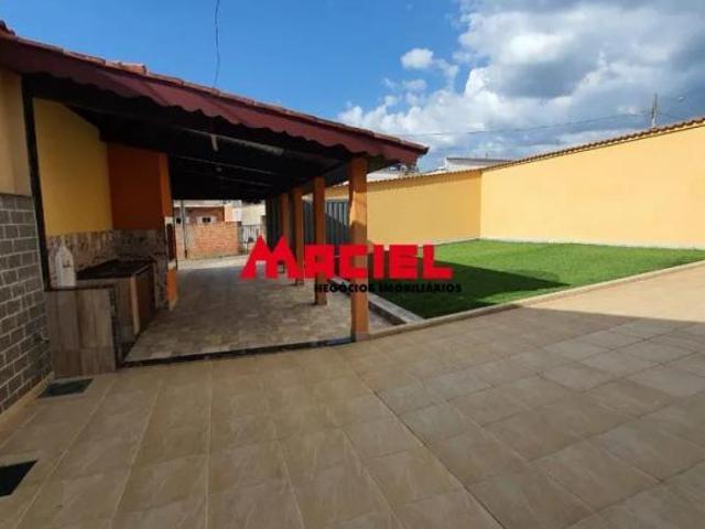 Linda Casa à Venda em Baependi MG Com Ponto Comercial !