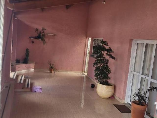 Linda Casa à Venda em Bragança Paulista 3 Quartos, 1 Sala, 1 Banheiro, 2 Vagas de Garagem Imperd