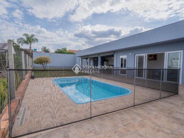 Linda casa à venda em Dois Irmãos, no Centro, com 256,00 m² de área privativa