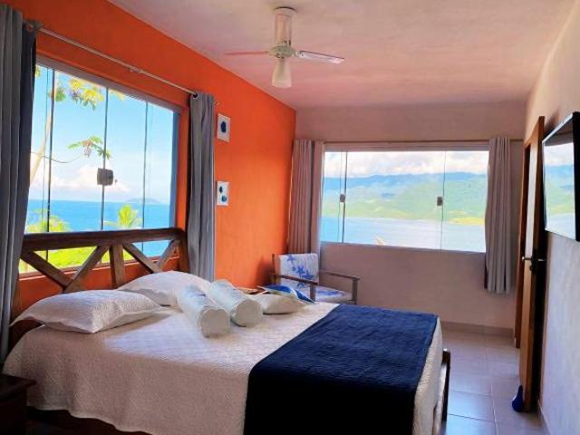 Linda casa a venda em ilhabela com vista panorâmica para o mar na região sul