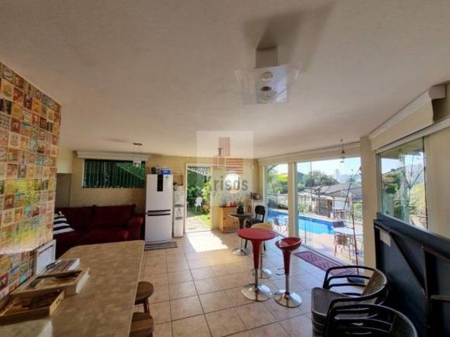 Linda Casa à Venda em Local Privilegiado Jardim Peri Peri Conforto e Estilo!
