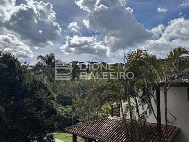 Linda Casa à Venda em Santo Antônio do Pinhal!