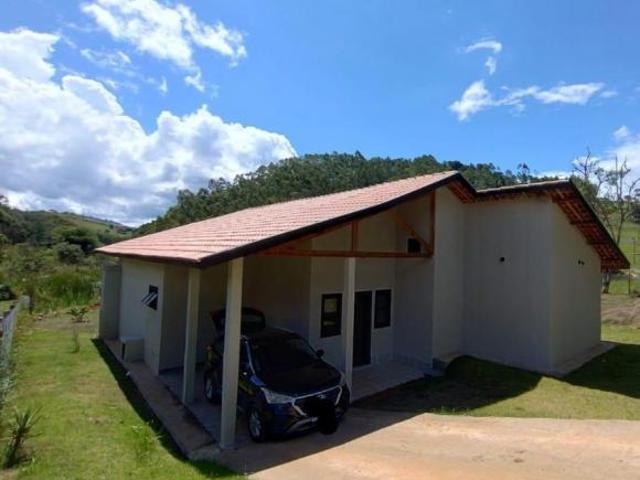 Linda casa a venda em Santo Antônio do Pinhal