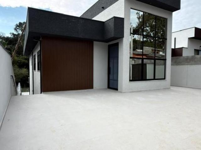 Linda casa a venda em Terra Preta, Mairiporã/SP