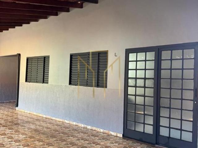 Linda casa à venda em Uberlândia MG, Morumbi: 4 quartos, 1 suíte, 1 sala, 6 vagas de garagem, 230m²!