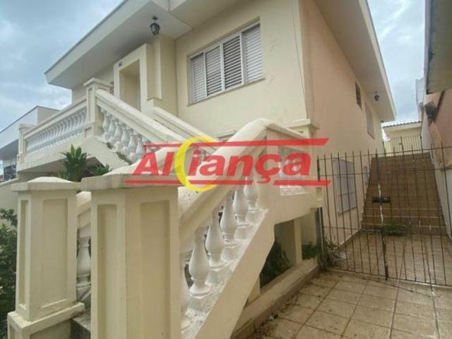 Linda Casa à Venda em Vila Galvão Excelente Localização!