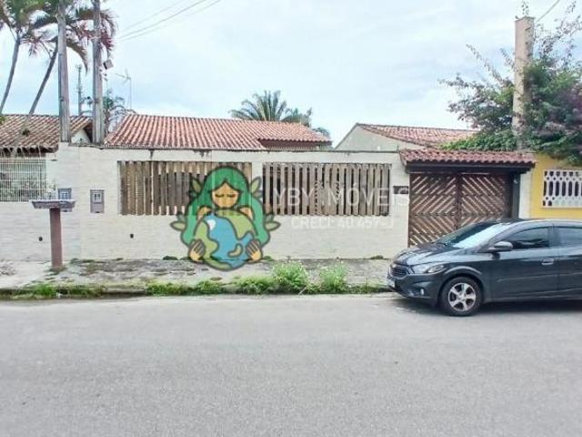 Linda Casa a Venda ou Locação, Uma Quadra da Praia com Piscina