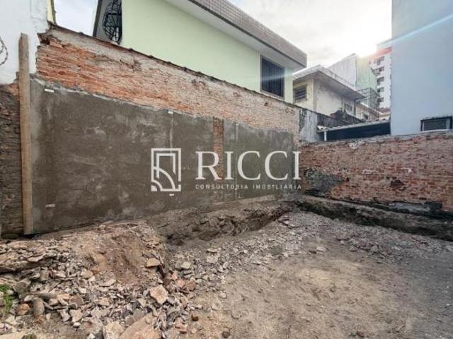 Linda casa à venda nova em Santos SP, bairro Embaré, 3 quartos, 1 suíte, 1 sala ampla, 4 banheiros