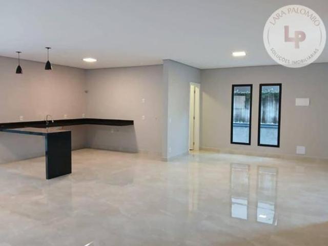 Linda casa à venda no Cond. Ibiaran I com 3 dormitorios