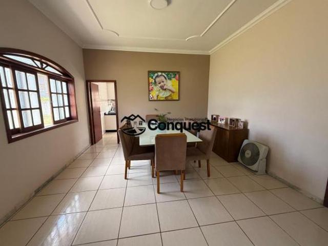 Linda Casa a Venda no Condomínio Vale do Ouro, 04 Quartos com 02 suítes