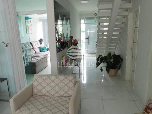 Linda Casa à Venda no Condomínio Golden Park – Jacareí