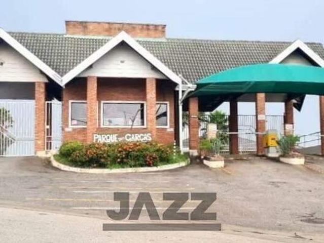 Linda casa à venda no Condomínio Parque das Garças I