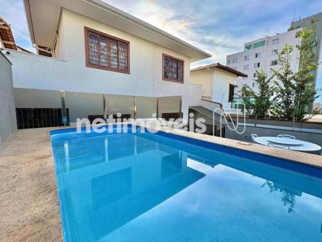 Linda Casa à Venda no Castelo – 204m²  de Conforto e Lazer Privativo!