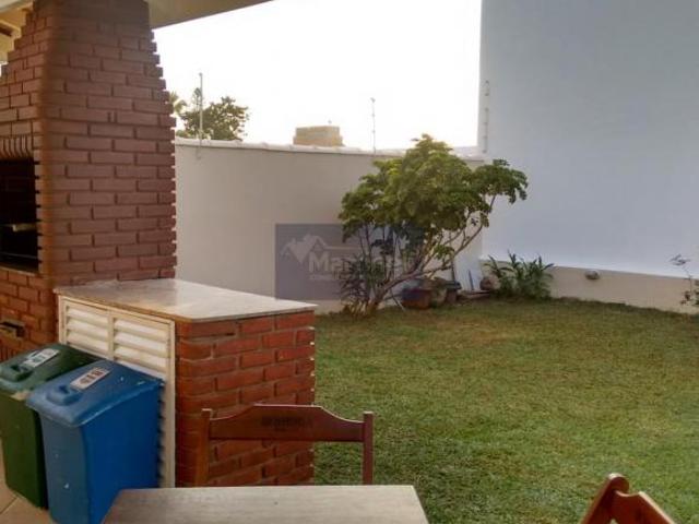 Linda Casa à Venda no Centro de Itanhaém SP: 4 Quartos, 2 Suítes, 3 Banheiros, 130m² de Área!