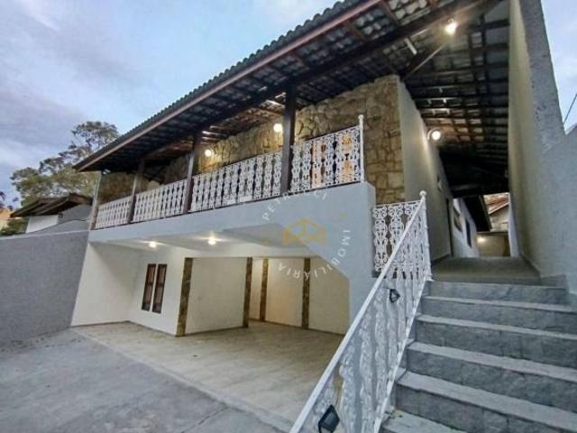 LINDA CASA À VENDA NO CENTRO DE VINHEDO/SP