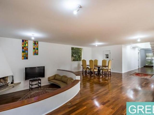 Linda casa a venda no Alto da Boa Vista! ACEITA PERMUTA! Excelente localização, projeto dos anos 70