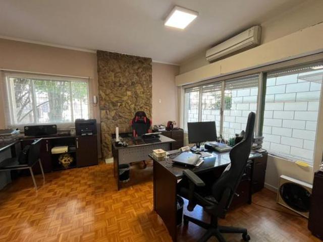 Linda casa à venda no bairro Azenha!