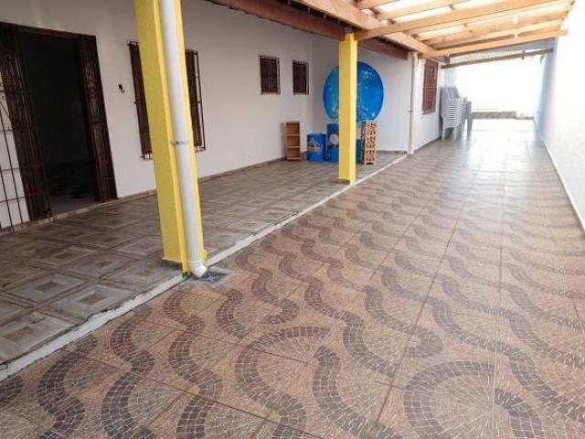 Linda Casa à Venda no Bairro dos Golfinhos!