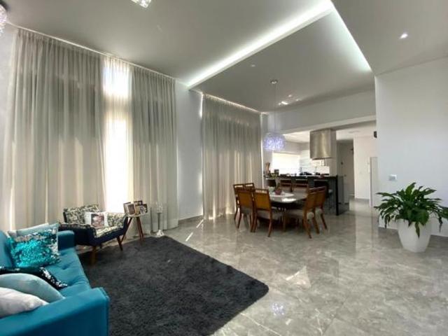 LINDA CASA À VENDA NO JARDIM COLONIA, JUNDIAÍ