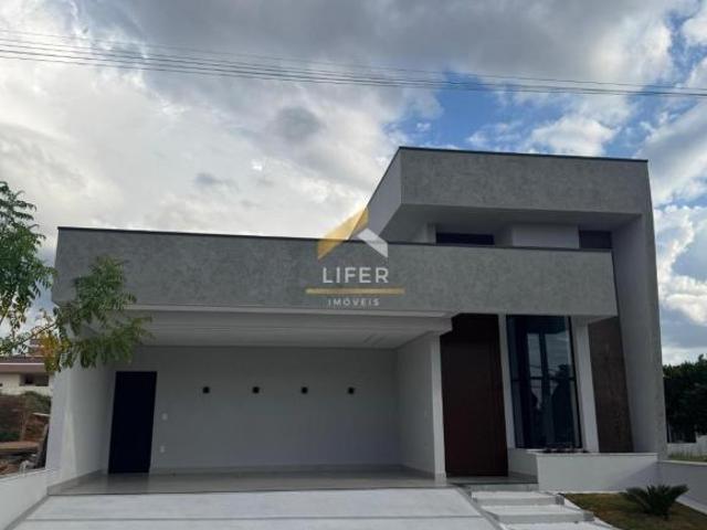 Linda casa à venda no Jardim de Mônaco
