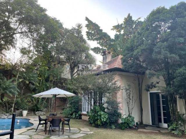 LINDA CASA A VENDA NO JARDIM EVEREST SP