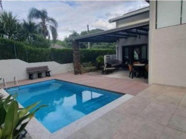 Linda casa a venda no residencial Alpha 11, com 3 dormitórios, sendo, 2 suítes, 4 vagas