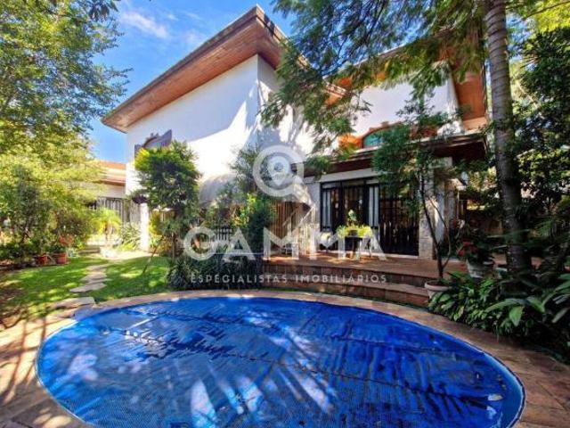 Linda Casa à venda na melhor rua do Pacaembu!
