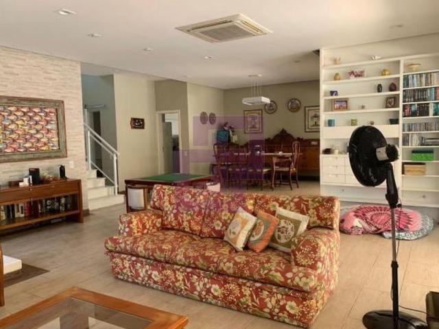 Linda casa a venda na Praia da Enseada!