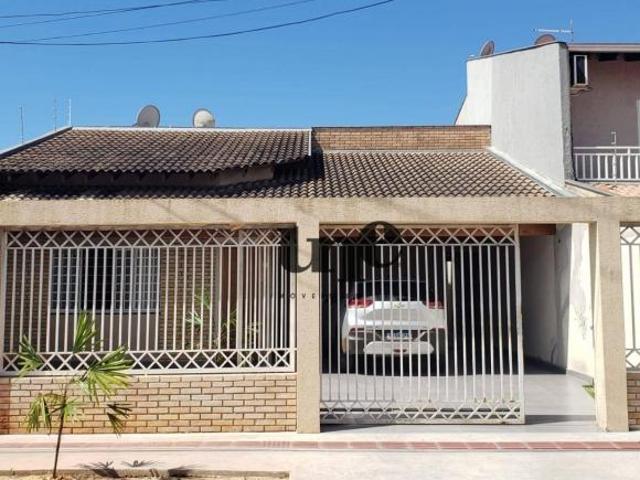 Linda Casa a venda na região leste, próximo ao HU
