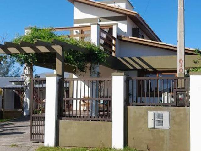 Linda Casa à Venda – Praia do Recreio, Torres – RS Oportunidade única a apenas 50 metros do mar