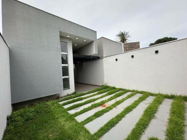Linda Casa à Venda Projeto Funcional e Amplo!