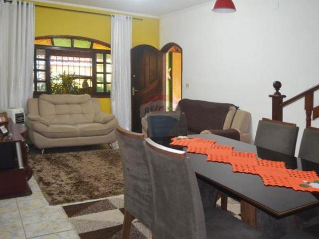 LINDA CASA ACONCHEGANTE, COM 3 QUARTOS, 350 METROS DA PRAIA PRÓXIMA À PLATAFORMA DE PESCA EM MONGA