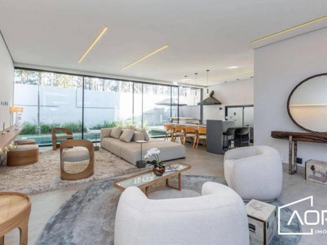 Linda casa Alphaville 4