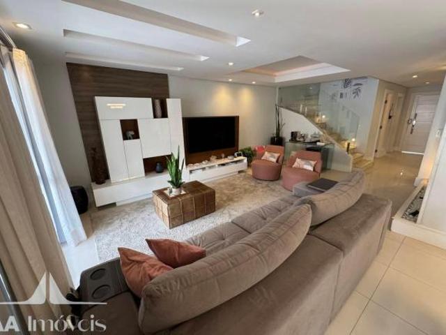 LINDA CASA ALPHAVILLE, 4 DORMTS, REFORMADA, SÓTÃO, COMPLETA!