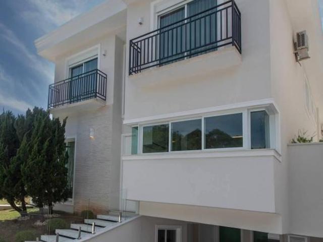 LINDA CASA ALPHAVILLE, 4 SUÍTES, MODERNA, PLANEJADOS NOVOS, COMPLETA!