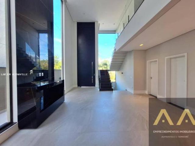 LINDA CASA ALPHAVILLE, 5 SUÍTES, NOVA, EXCELENTE LOCALIZAÇÃO!