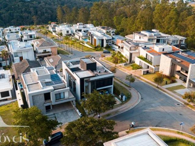 LINDA CASA ALPHAVILLE, MOBILIADA, 4 SUÍTES AMPLAS, SIST SOLAR, MUITO LAZER