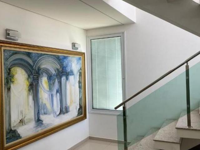 Linda casa alto padrão no Condomínio Portal do Paraíso II, localização privilegiada no Condomínio! E